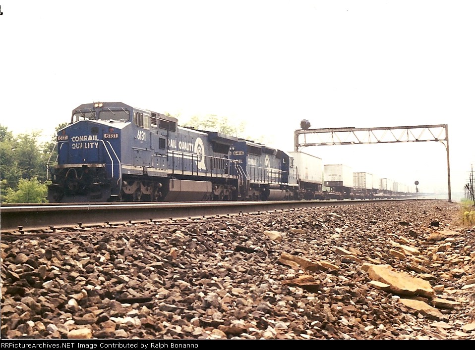 An eastbound Van train is about to enter Benny curve on the Slide track